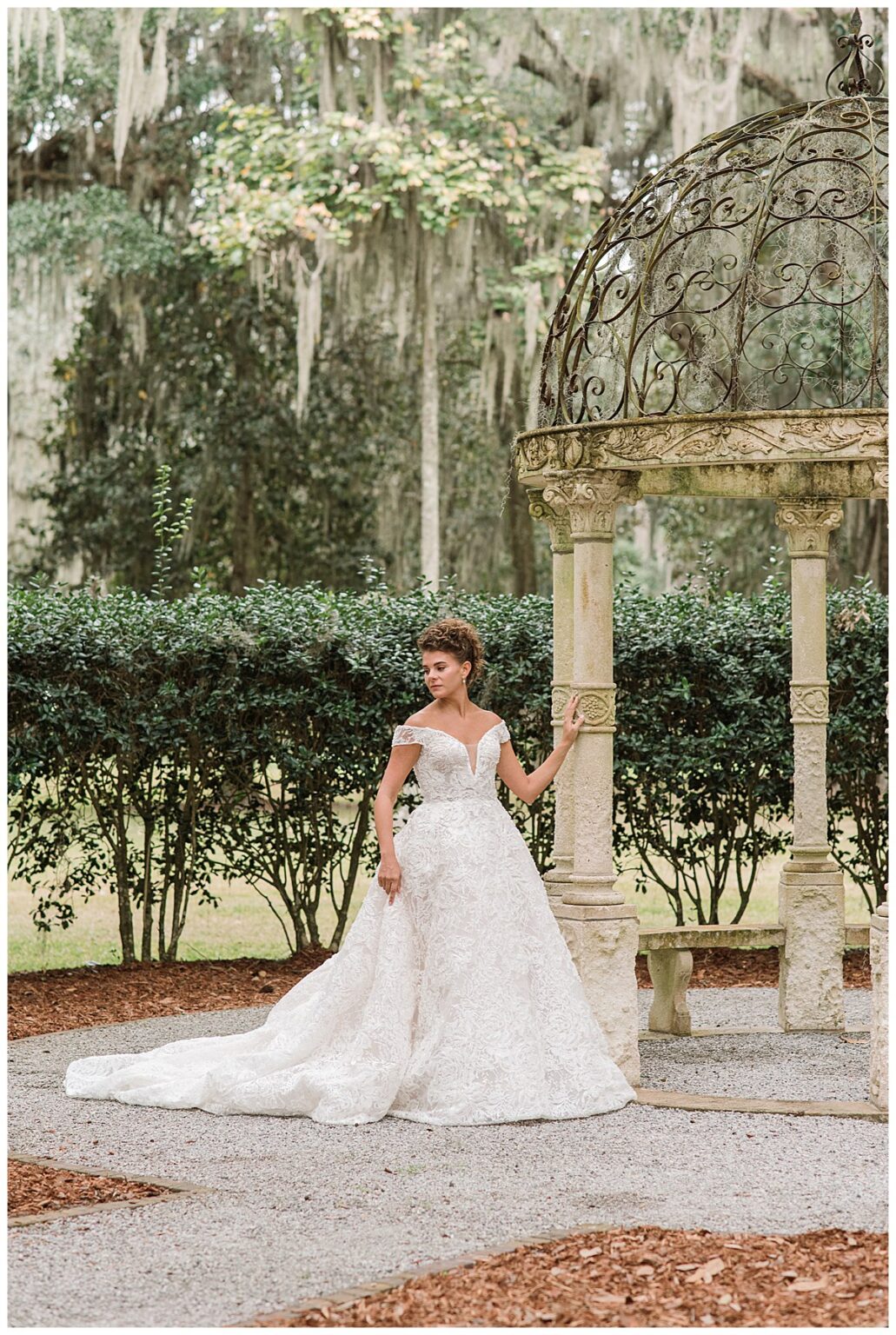 Ford Field and River Club Wedding - Meredith Ryncarz Photography